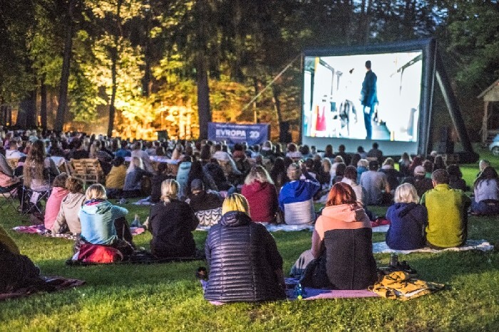 MOBILNÍ KINO :: Letní kino Tripsi